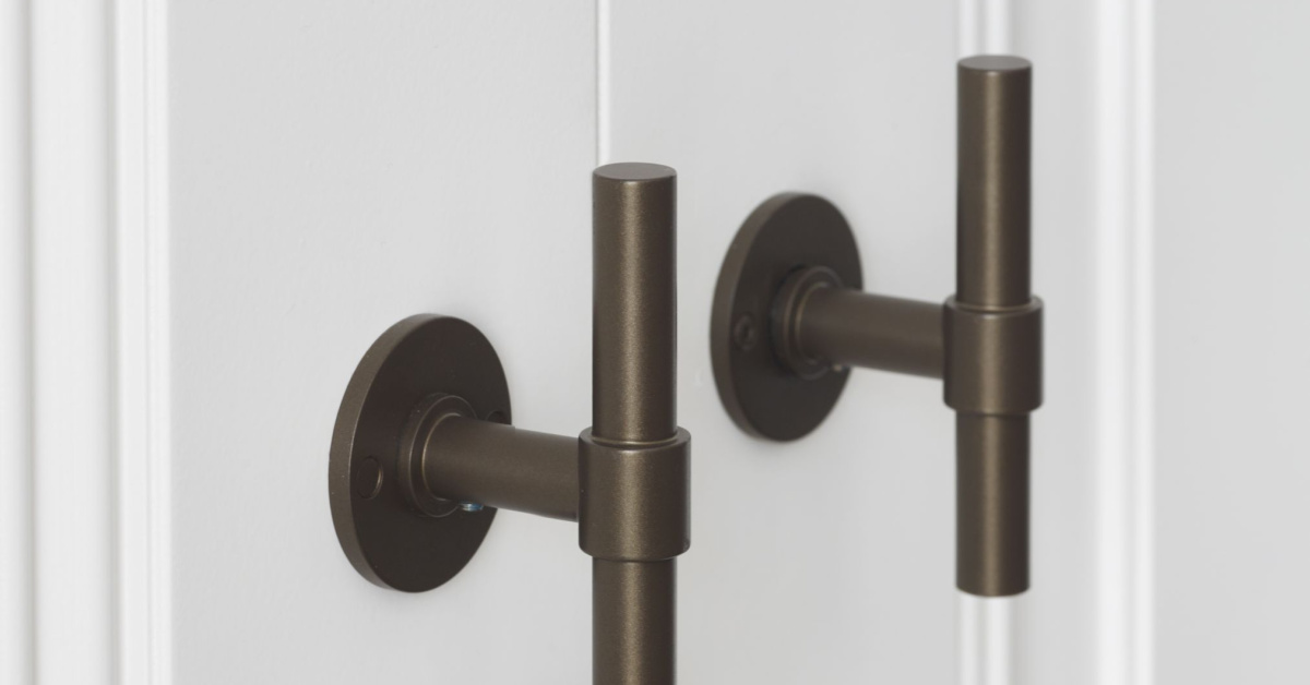 FORMANI | Satin bronze door hardware: for modern and classic design ...